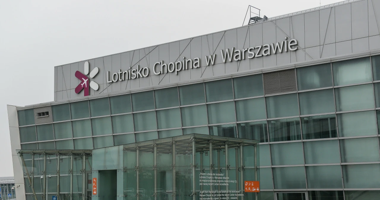 Warszawa. Lotnisko Chopina: Alarm przez samolot z Chicago - Wydarzenia w INTERIA.PL