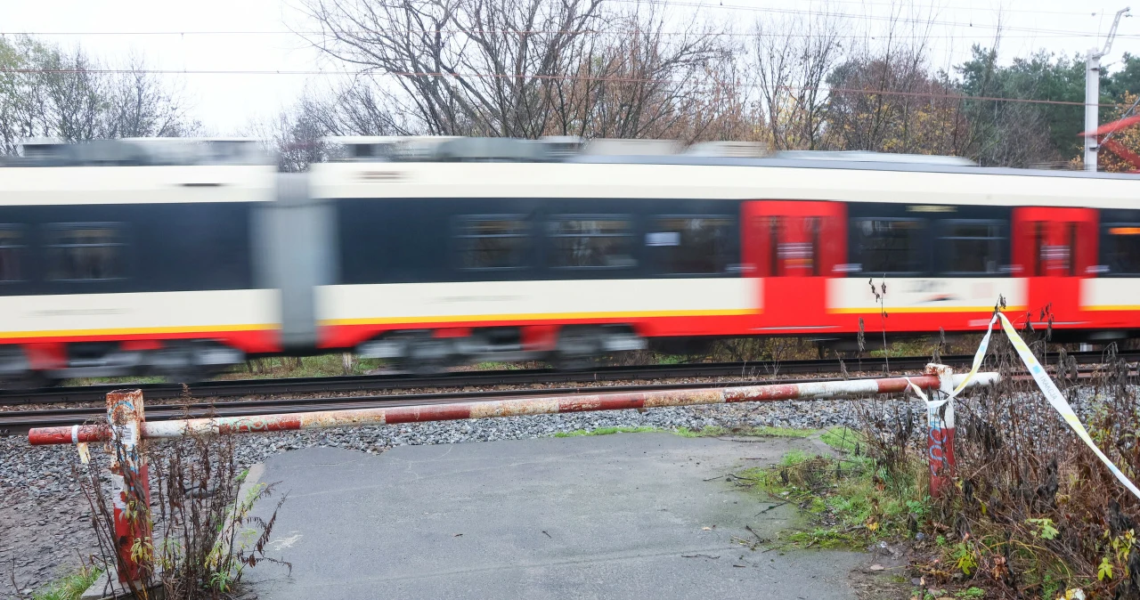 Józefów. Tragedia na torach. 14-latka potrącona przez pociąg - Wydarzenia w INTERIA.PL