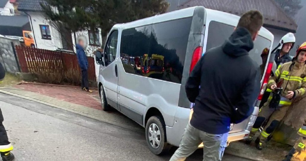 Szklary. Wypadek busa z przedszkolakami - Wydarzenia w INTERIA.PL