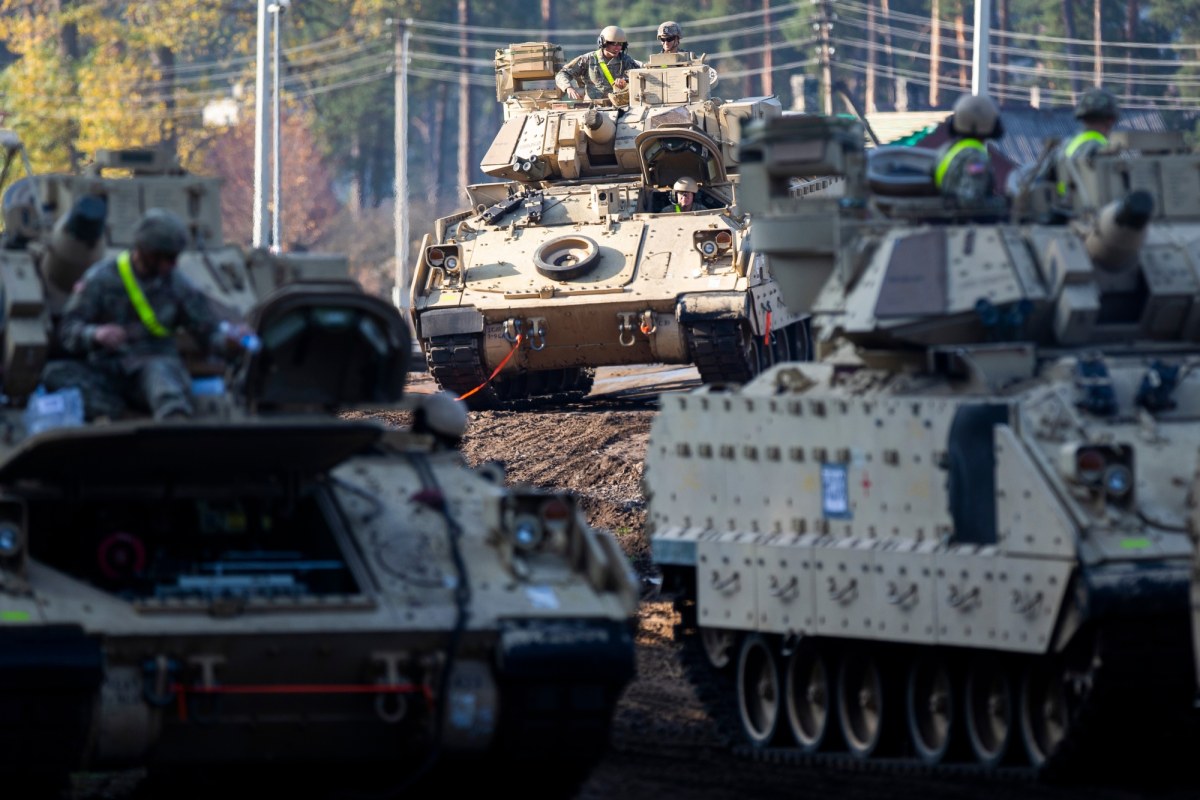 "NYT": USA i sojusznicy z NATO "rozluźniają kajdany" nałożone na ...