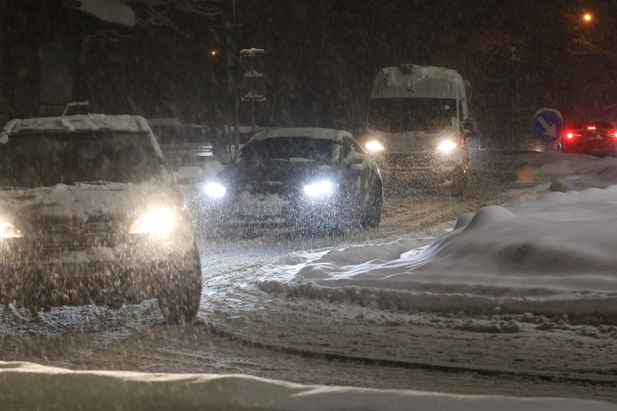 Intensywne opady śniegu. Utrudnienia na zakopiance - RMF 24