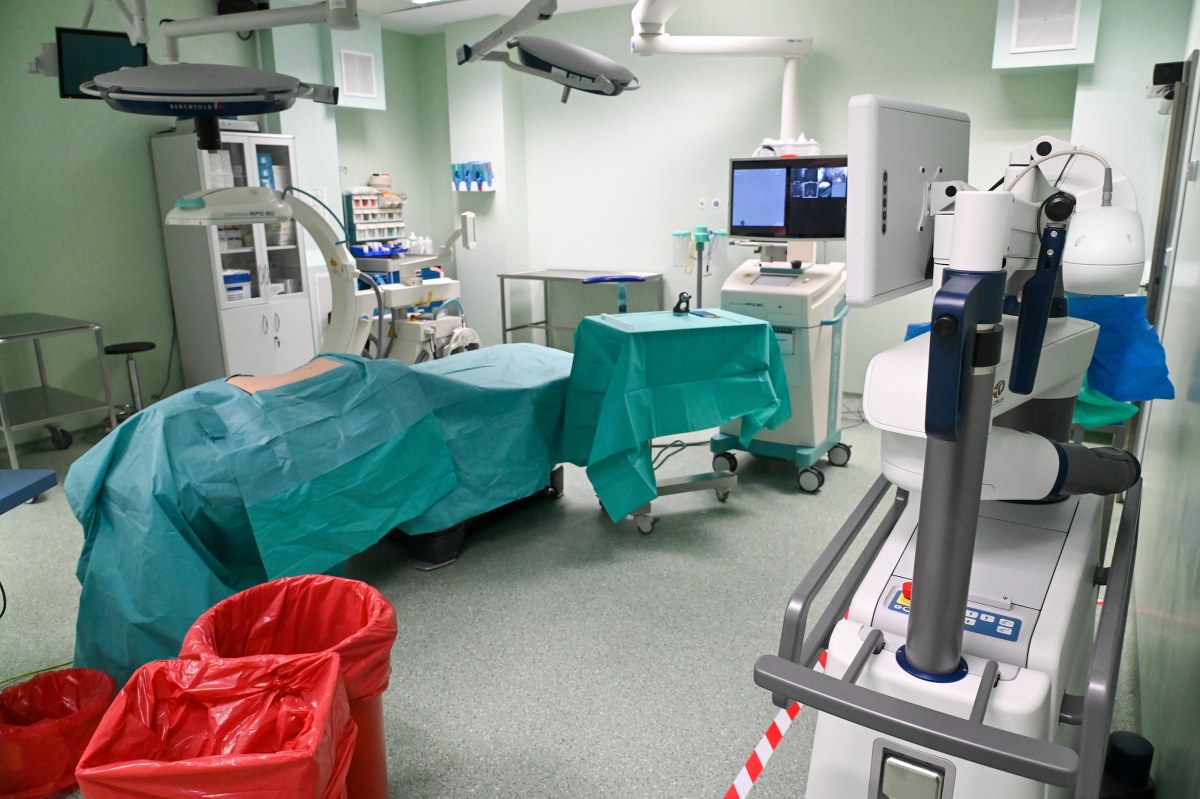 Robot neurochirurgiczny w Szpitalu Klinicznym. Większa precyzja i ...
