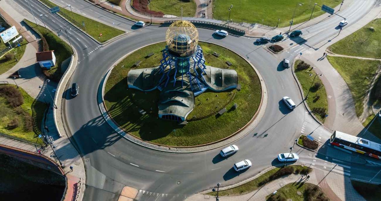 Jak działa rondo turbinowe? Schemat i zasady jazdy - Motoryzacja w ...