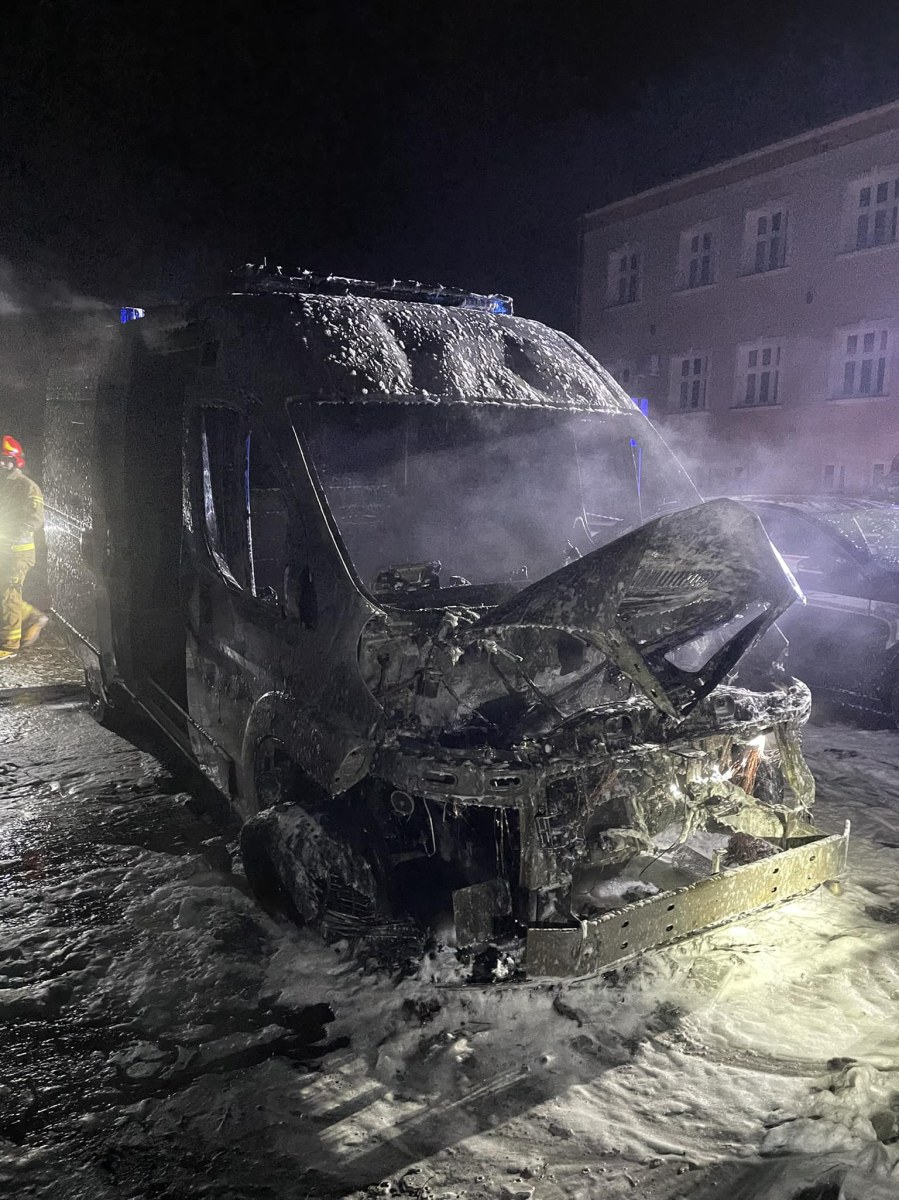 Konwój z pomocą dotarł na Ukrainę. Fundacja chce przekazać kolejne karetki - RMF 24