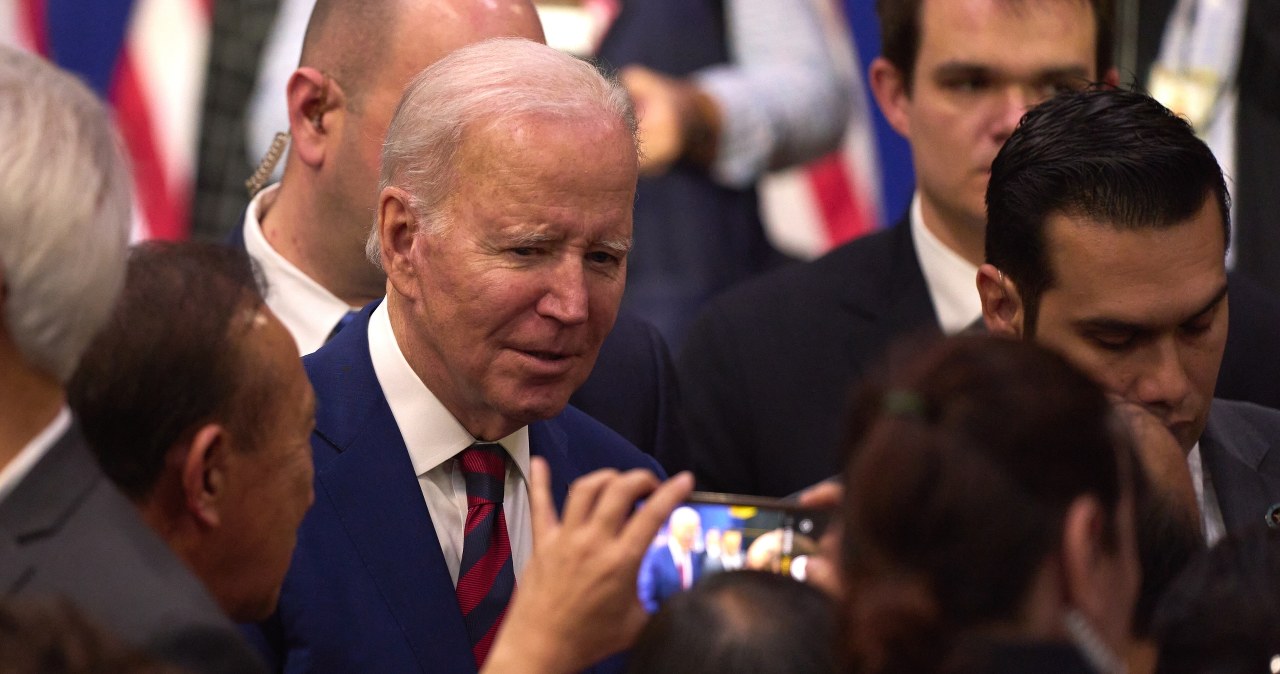 Prezydent USA Joe Biden zaostrzył przepisy o sprzedaży broni palnej ...