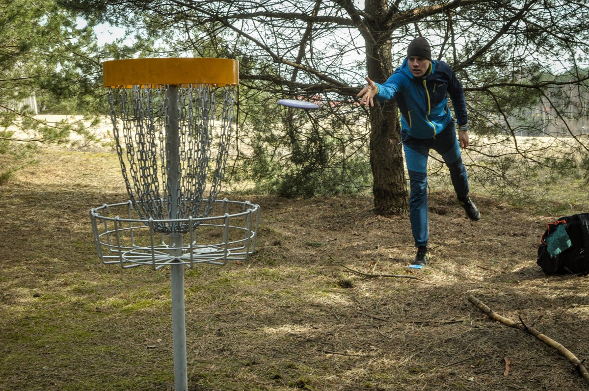 Co to jest disc golf? Ten sport zdobywa w Polsce popularność - RMF 24