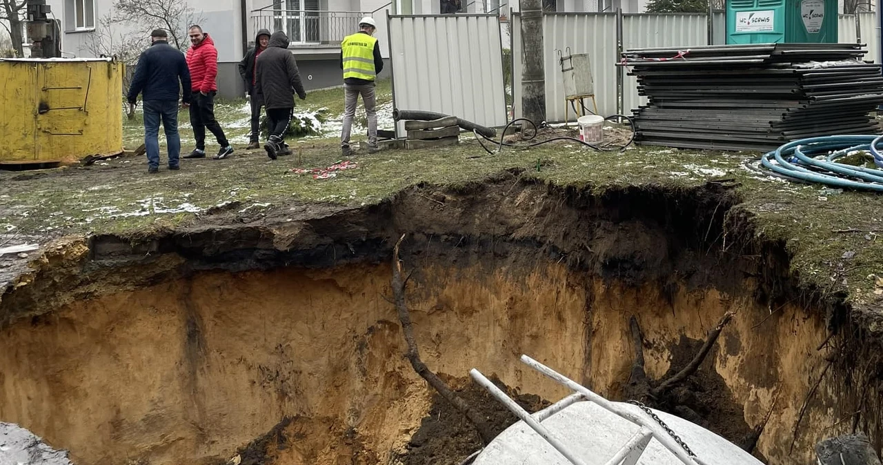 Trzebinia: Zapadlisko na osiedlu Gaj - Wydarzenia w INTERIA.PL