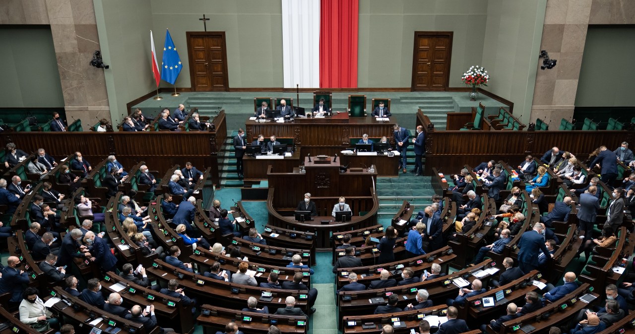 Sondażu CBOS. PiS ze spadkiem poparcia, cztery partie w Sejmie - Wydarzenia w INTERIA.PL