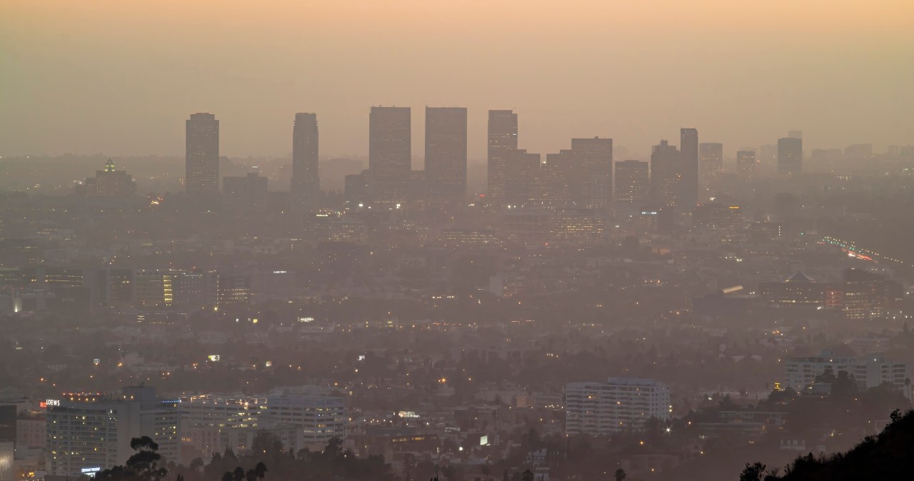 Smog jest też w lecie. Kiedy i jak powstaje smog fotochemiczny ...