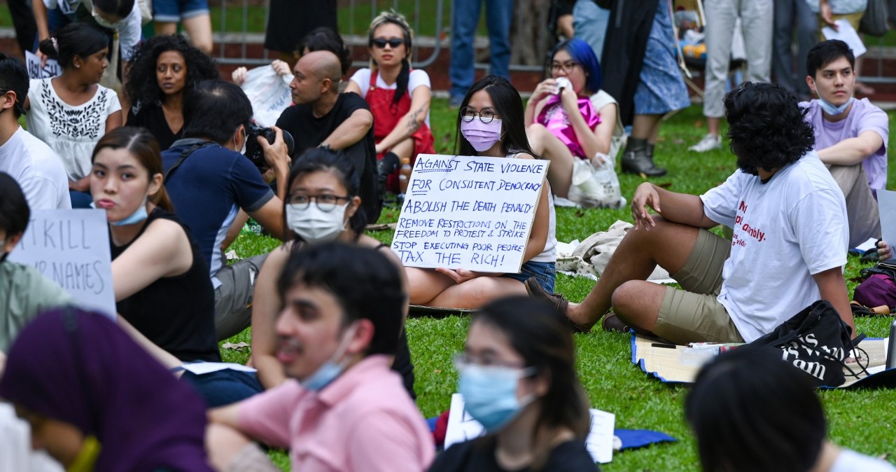 Singapur: Stracono pierwszą kobietę - Saridewi Binte Djamani - od 20 ...