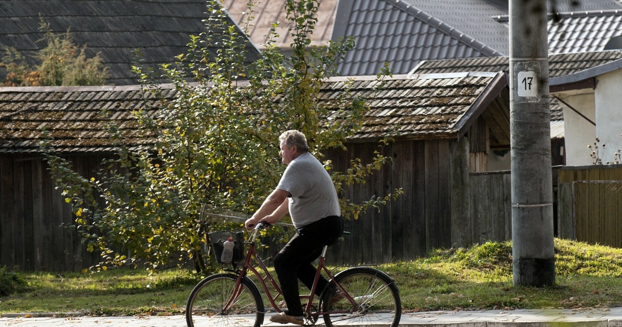 Pijany rowerzysta stracił siły. O pomoc poprosił… policjantów ...