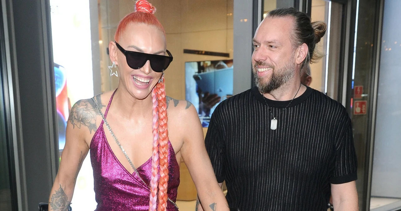 Ruda z Red Lips w wersji blond w teledysku "Dzika rzeka". "Odpalamy ...