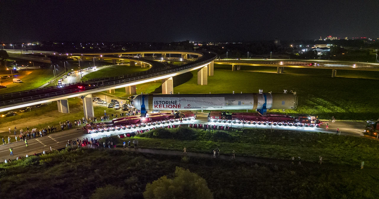 Litwa: Orlen Lietuva transportuje reaktor. Po drodze wystąpiły problemy ...