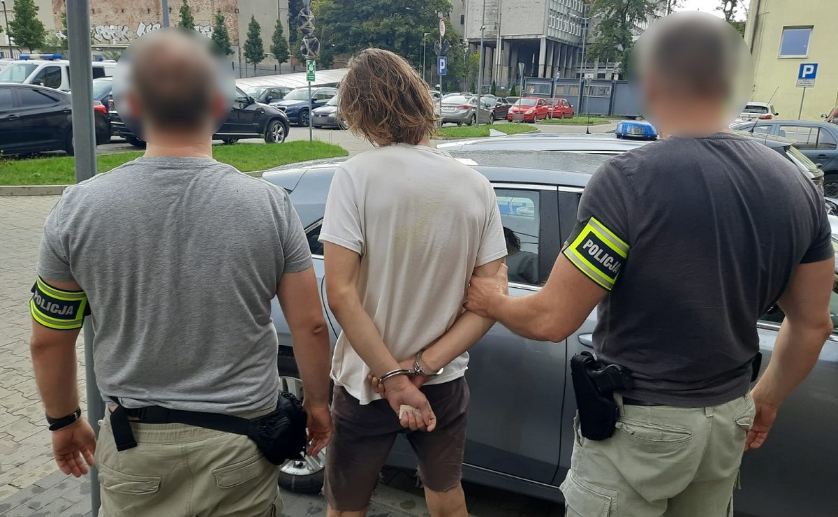 W tramwaju zaatakowali policjantkę. Młodzi ludzie zatrzymani - RMF 24