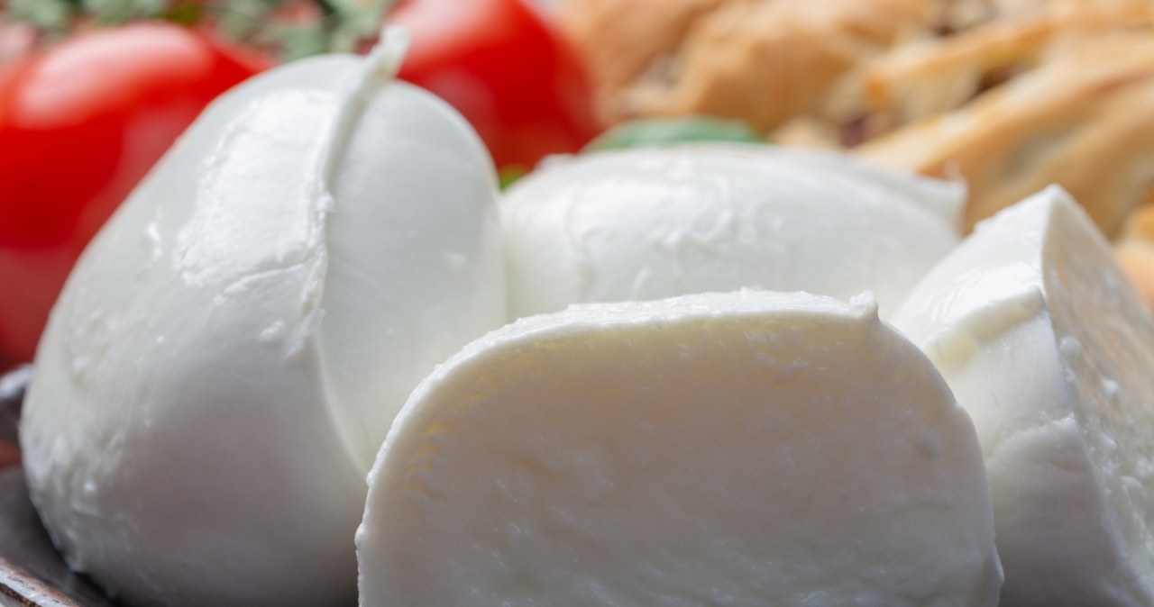 Jak zrobić domowy ser mozzarella? - TerazGotuje.pl