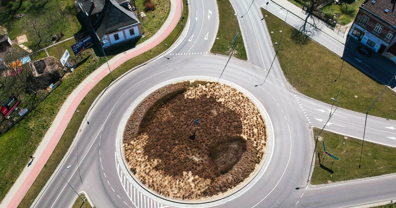 Rondo turbinowe. Czym się różni od innych rond i jak po nim jeździć? - Motoryzacja w INTERIA.PL