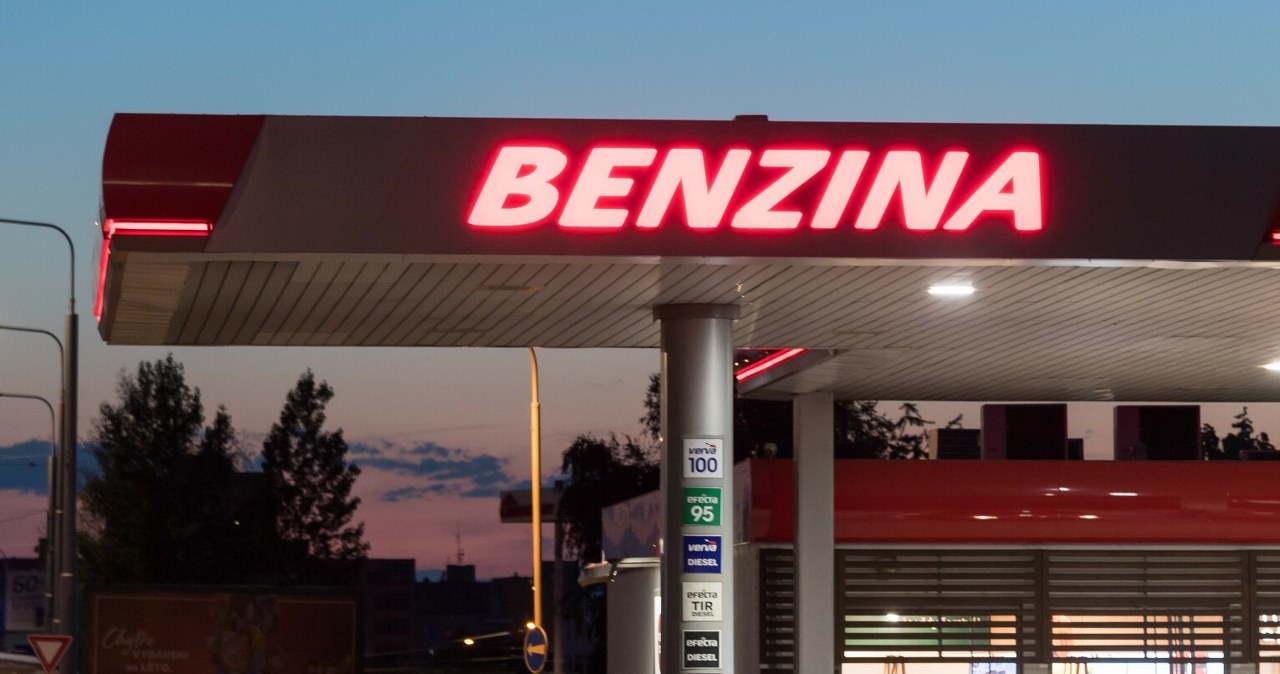 "Awaria dystrybutora" na polskich stacjach. Orlen obniża ceny w ...