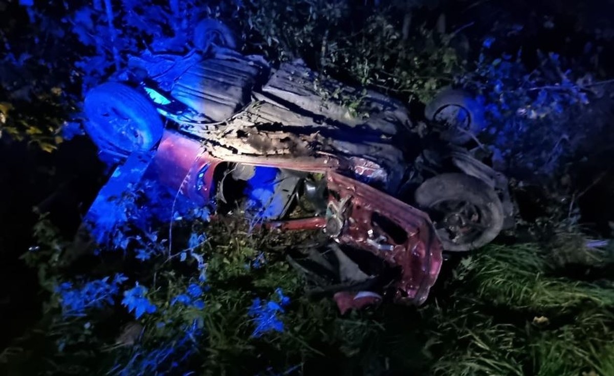 Honda wypadła z drogi i dachowała. Zginęła 17-letnia dziewczyna - RMF 24