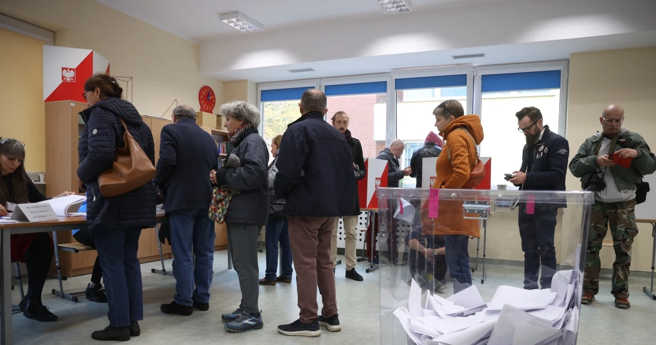 Warszawa: Alarm bombowy w trzech komisjach wyborczych - Wydarzenia w INTERIA.PL