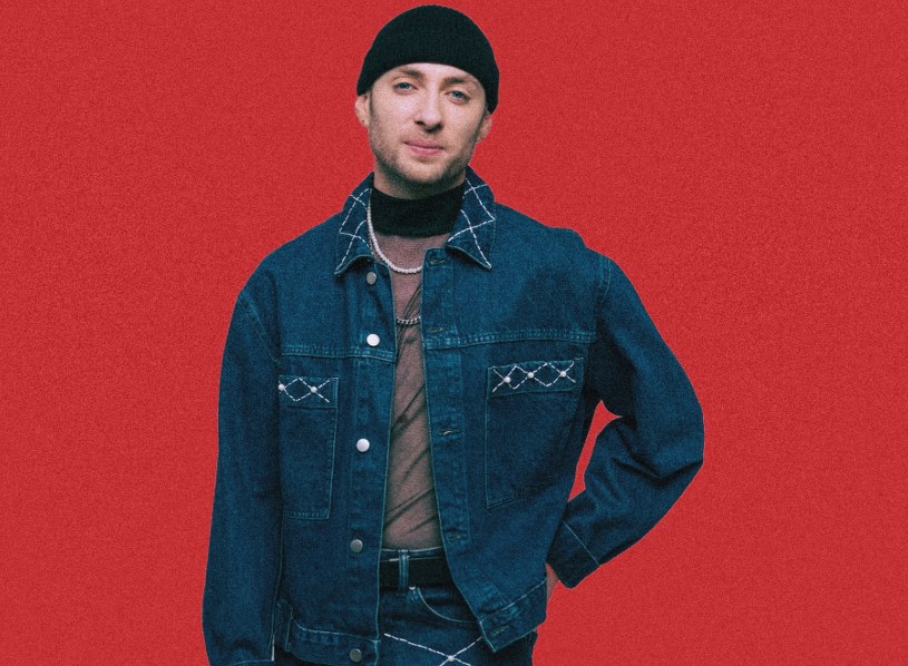 Dominik Dudek z "najgorszą świąteczną piosenką na świecie". W zanadrzu ...