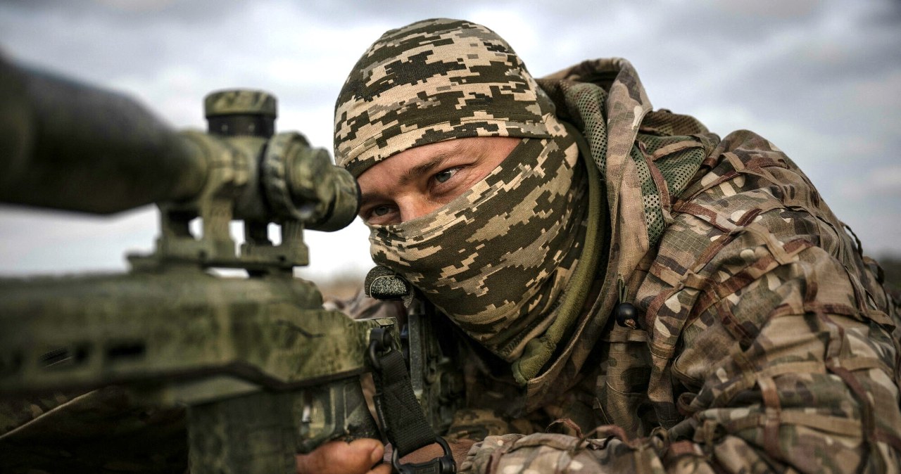 Snajper pobił rekord świata w Ukrainie. Jaki karabin umożliwia taki ...