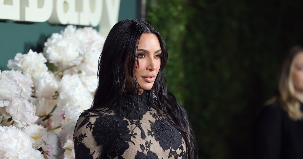 Kim Kardashian w obłędnej sukni. Zachwyciła fanów - Kobieta w INTERIA.PL