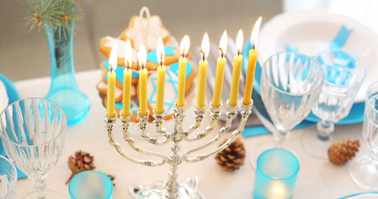 Co to jest Chanuka i co oznaczają świece chanukowe? - GeekWeek w INTERIA.PL