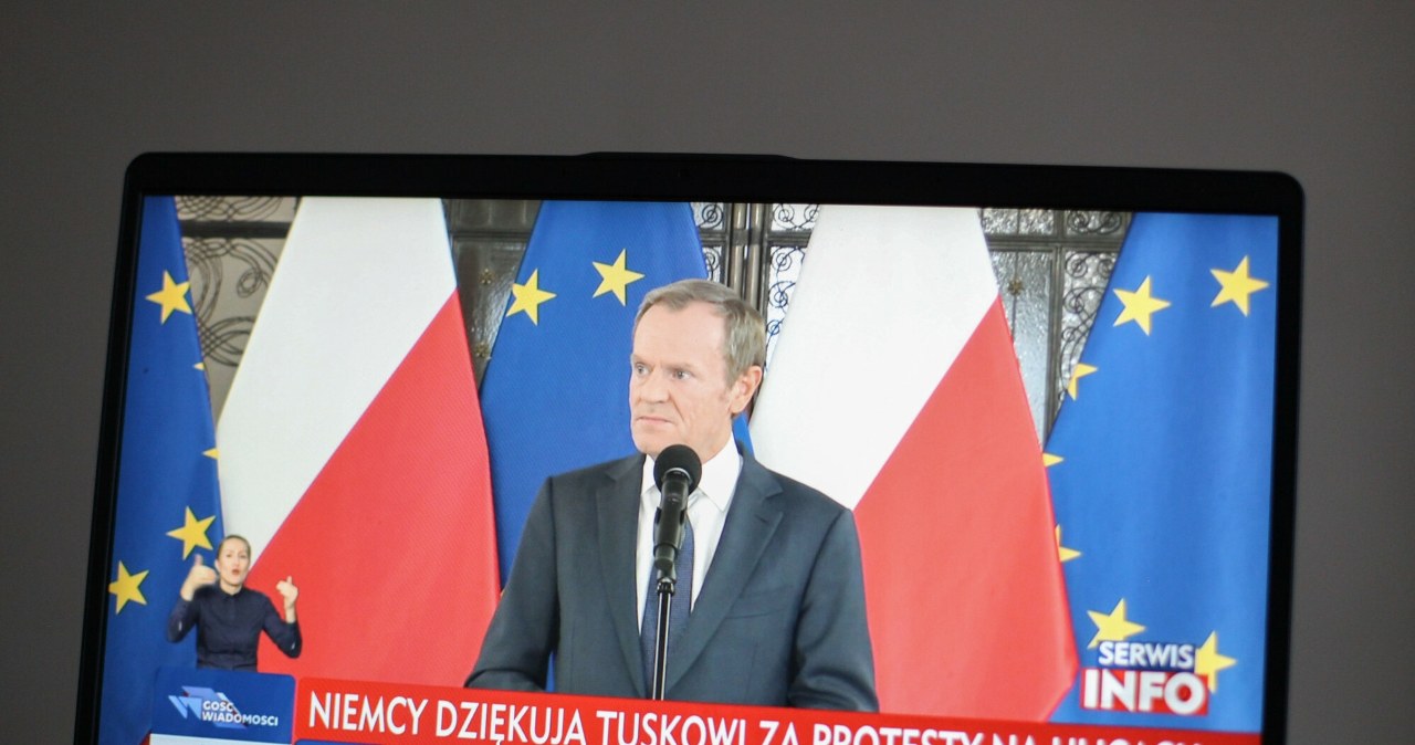 Kulisy pracy w TVP Info. Słynny "paskowy" zabiera głos - Wydarzenia w INTERIA.PL