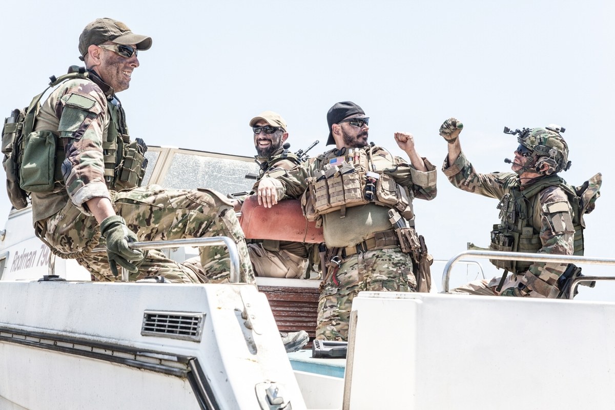 Akcja Navy Seals na Morzu Arabskim. Przejęto broń dla Huti - RMF 24