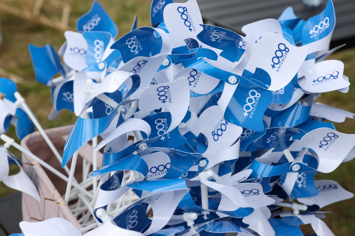 800 plus. Od 1 lutego można składać wnioski na kolejny rok - RMF 24