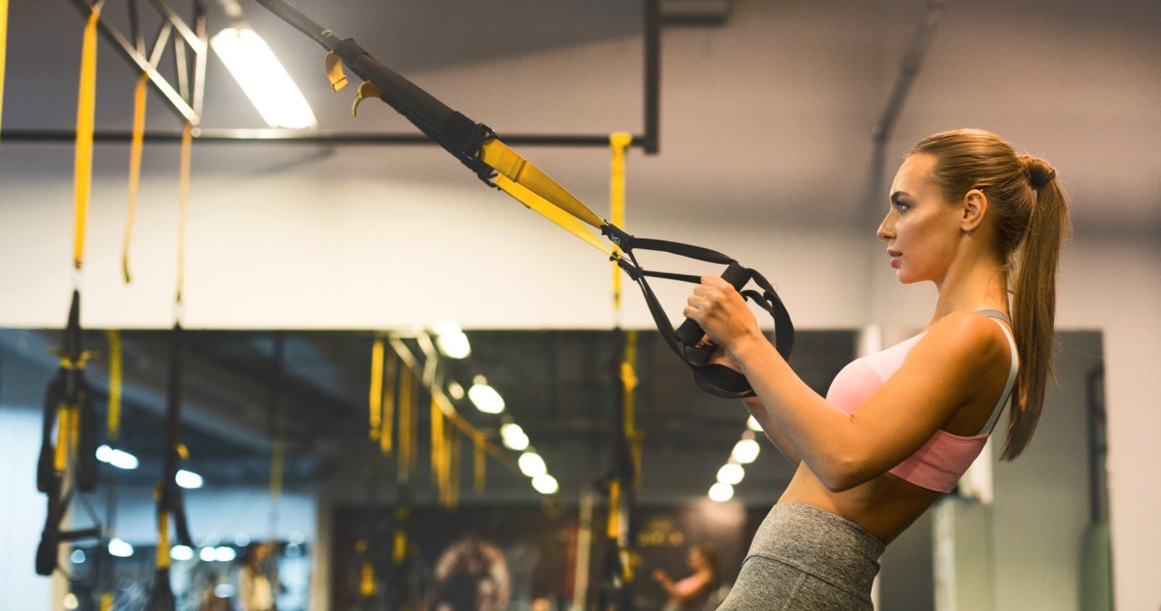 Trening TRX: Jak działa na organizm? - Kobieta w INTERIA.PL