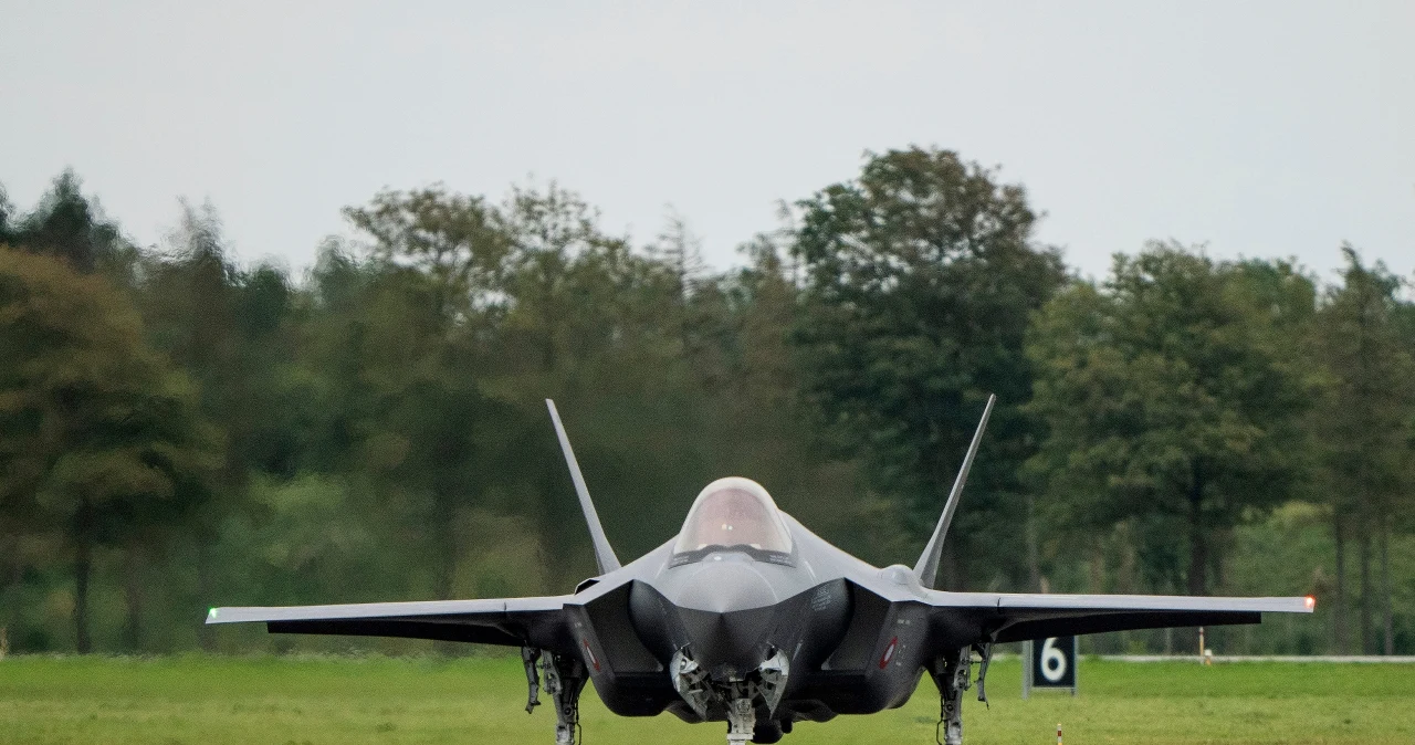 Zakupy dla wojska. Nowa broń lotnicza z USA - Wydarzenia w INTERIA.PL