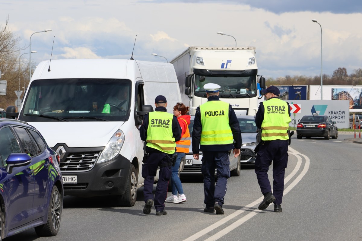 "Bezpieczny przejazd" przed świętami. "Pociąg nie jest w stanie zatrzymać się natychmiast" - RMF 24