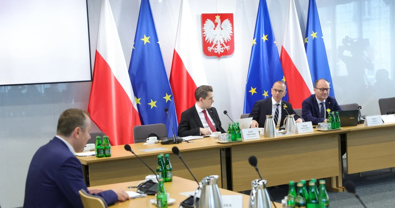 Afera wizowa. Konsul w Manili na komisji. "Wpływały zalecenia Wawrzyka" - Wydarzenia w INTERIA.PL