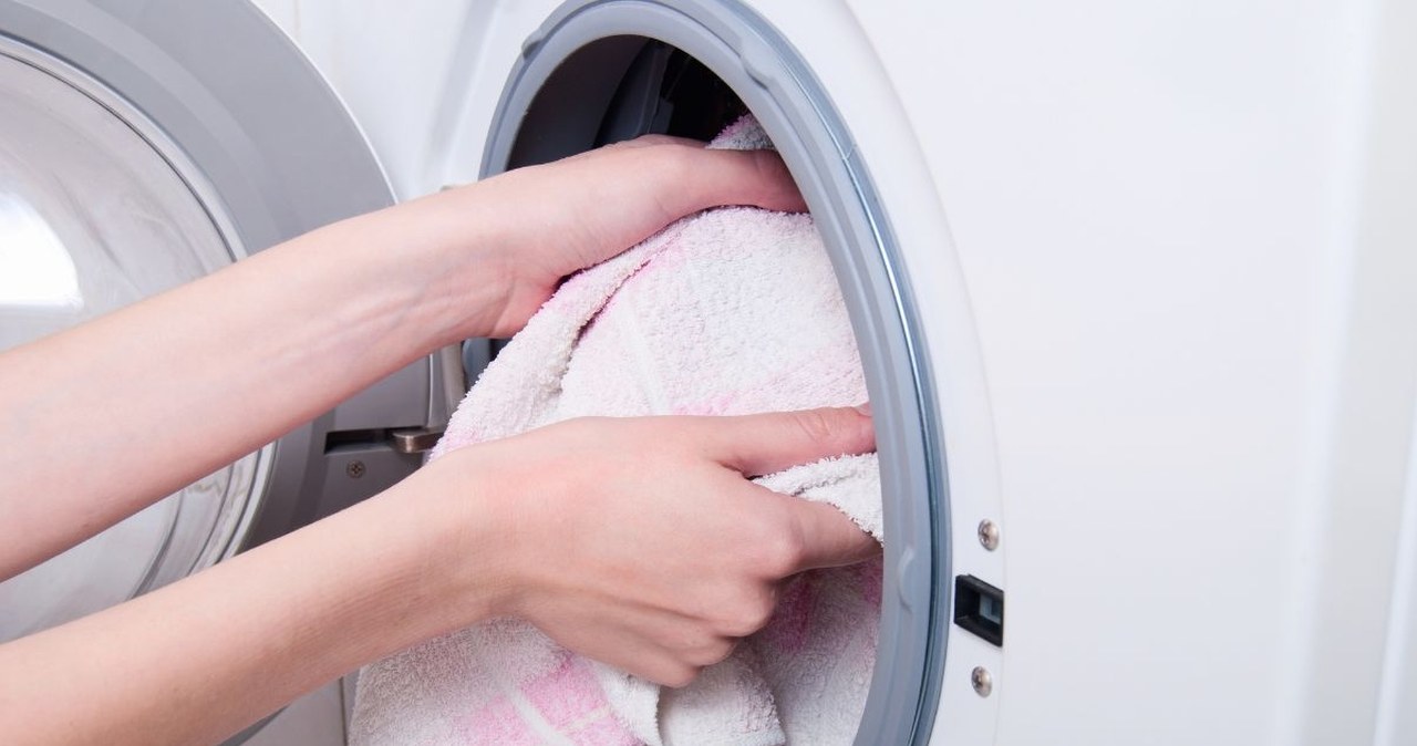 Ile kosztuje pranie? Skuteczne sposoby na oszczędności podczas prania - Kobieta w INTERIA.PL
