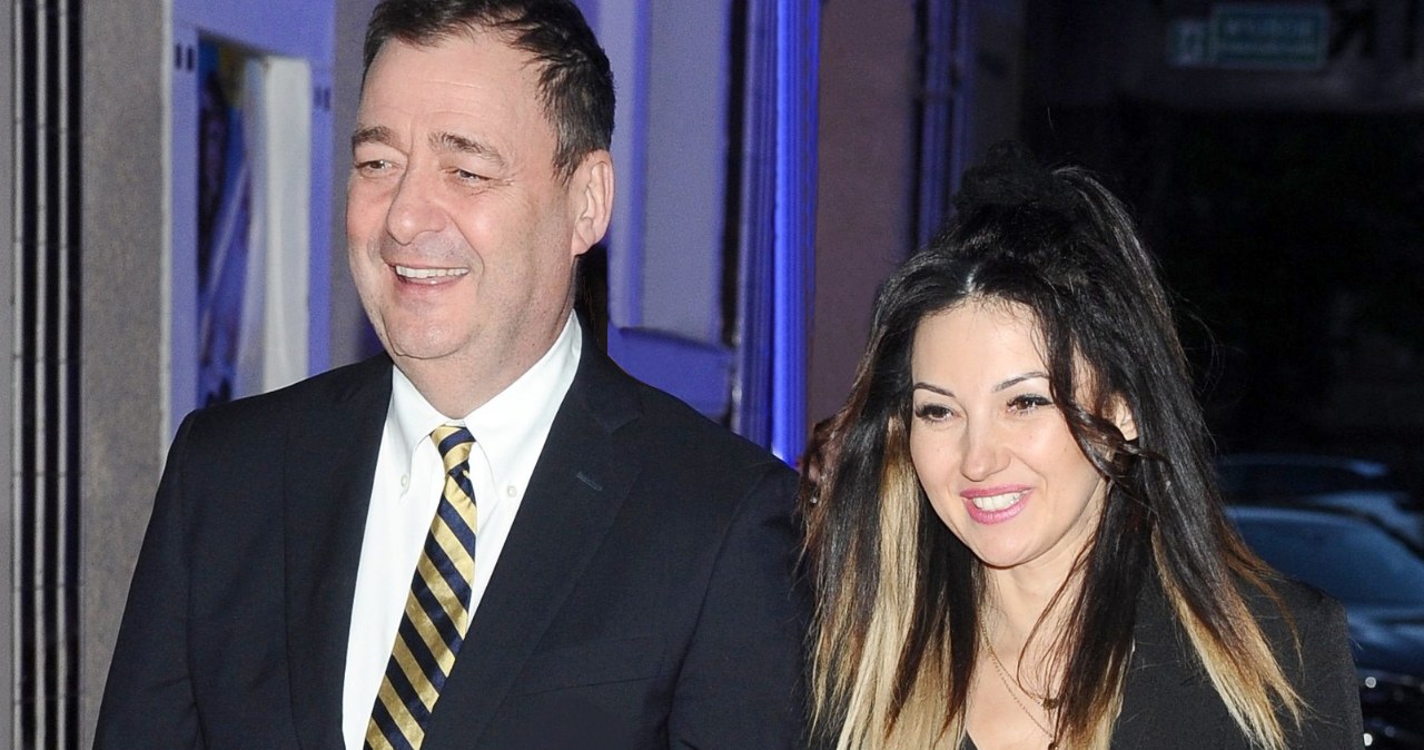 Jacek Rozenek pokazuje się z o 20 lat młodszą partnerką. Szykuje się ślub? - Kobieta