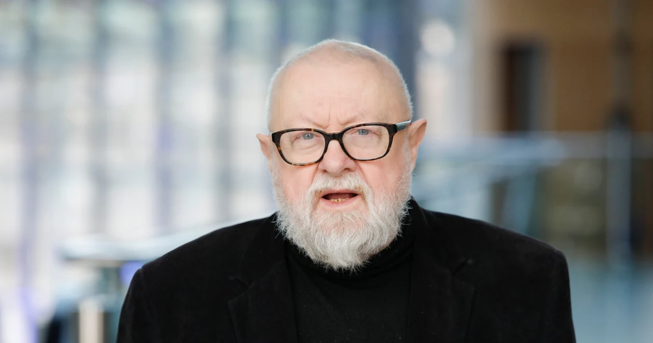 Profesor Bralczyk został ranny w wypadku. Trafił do pobliskiego ...