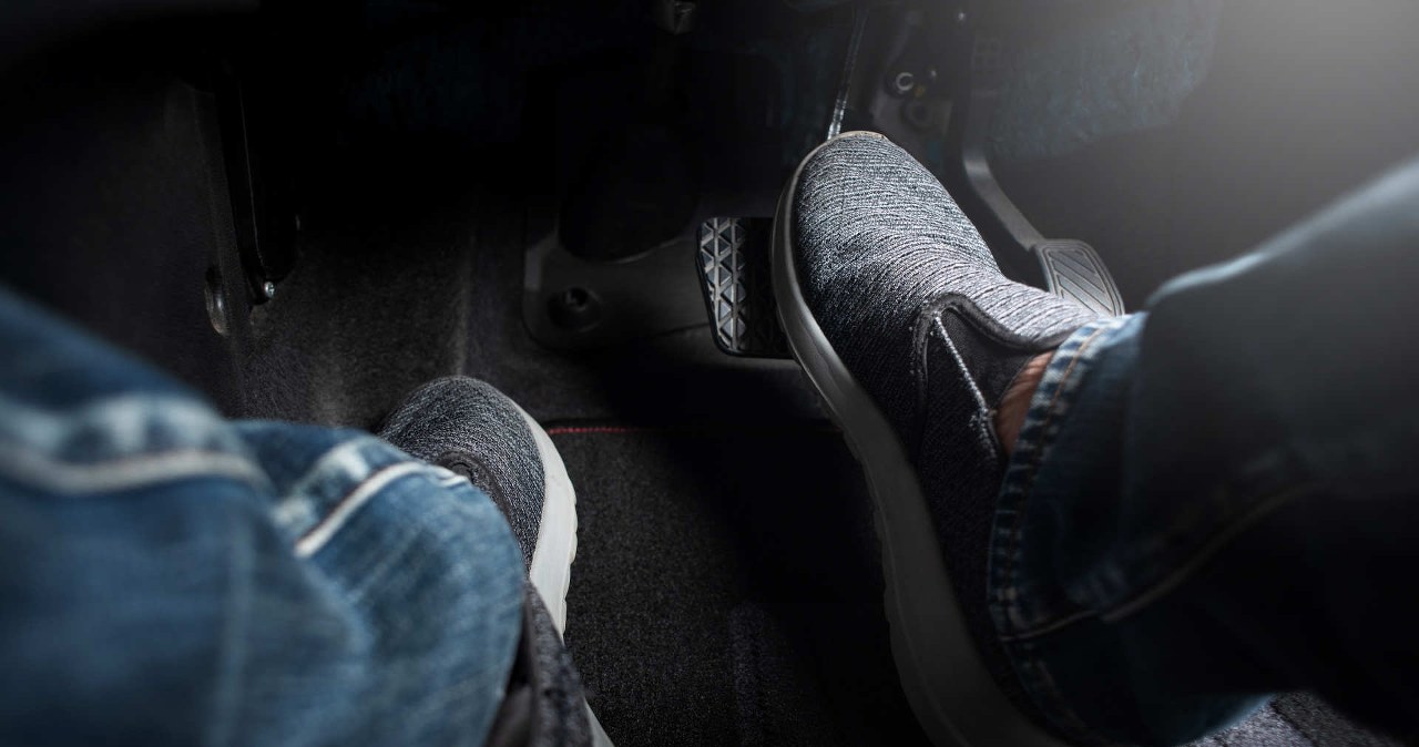 Jak aktywować autohold? Procedura może zaskoczyć - Motoryzacja w INTERIA.PL