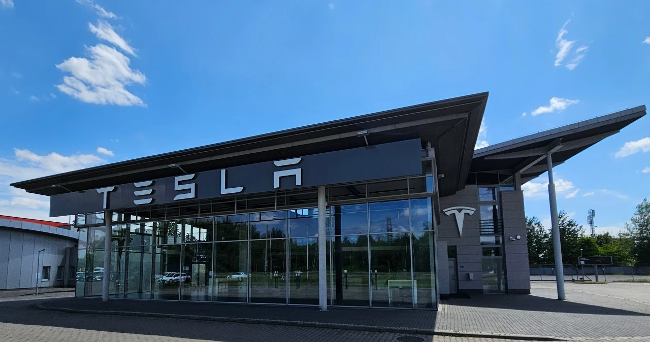 Tesla otworzyła salon w Katowicach. To drugi taki obiekt w Polsce ...