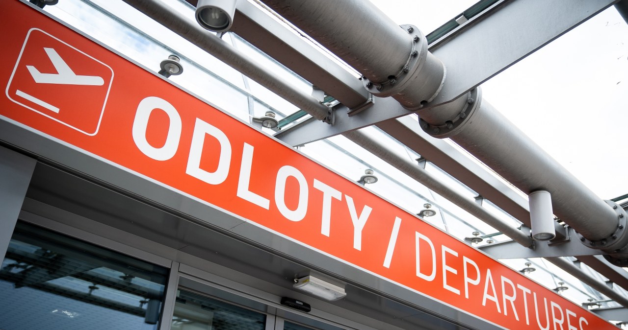 Ewakuacja na lotnisku w Modlinie. Na miejscu działają służby - Wydarzenia w INTERIA.PL