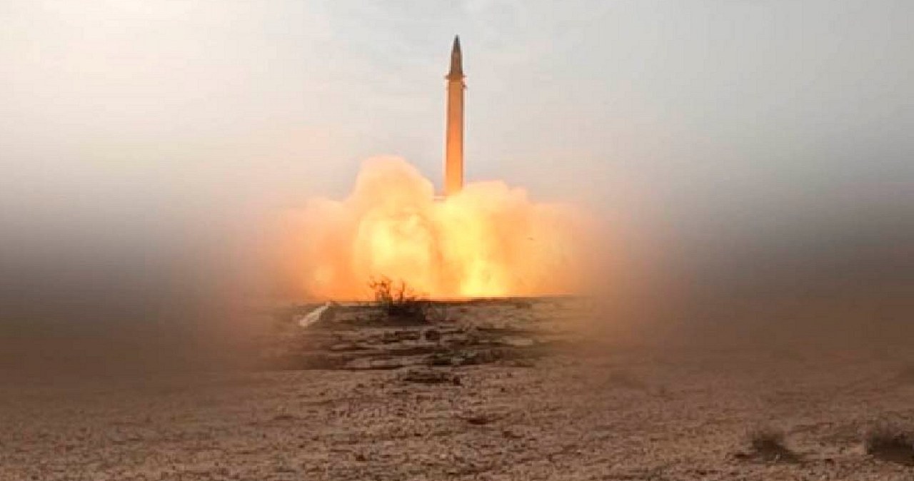 Huti pokazali potężny pocisk hipersoniczny i grożą USA - GeekWeek w ...