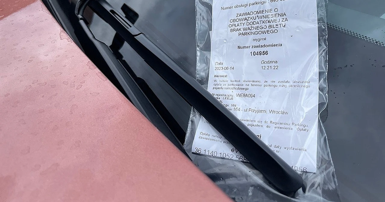 Kartka za parkowanie pod sklepem. Prawnik: "To nie mandat ...