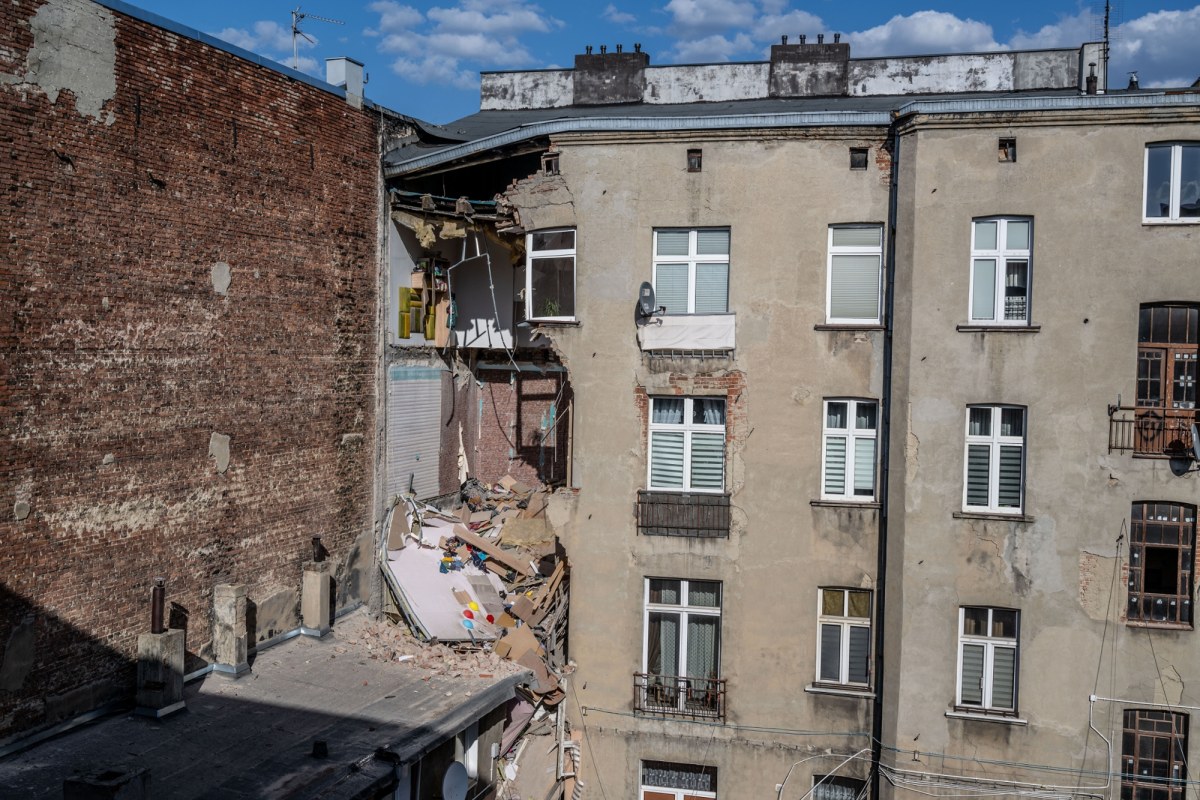 Łódź: Zawaliła się część kamienicy, pod którą "Katarzyna" drąży tunel ...