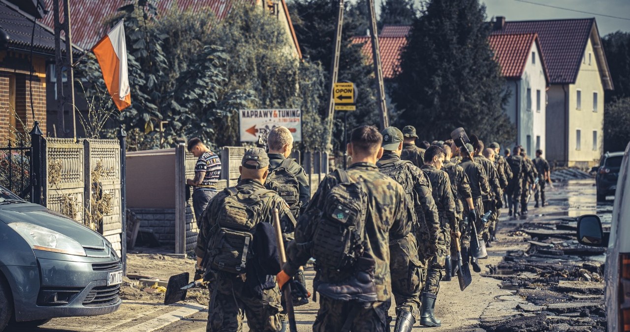 Powódź 2024. Operacja Feniks. Największa taka akcja Wojska Polskiego ...