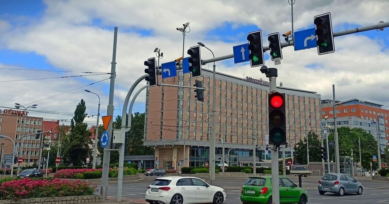 Nowy system Red Light już działa. Znamy lokalizację - Motoryzacja w ...