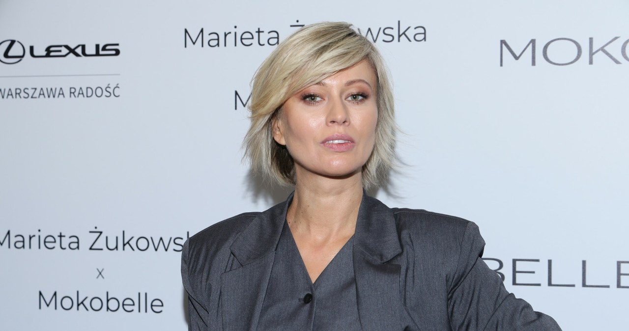 Katarzyna Zdanowicz w modnym garniturze. Jeden element zwraca uwagę ...