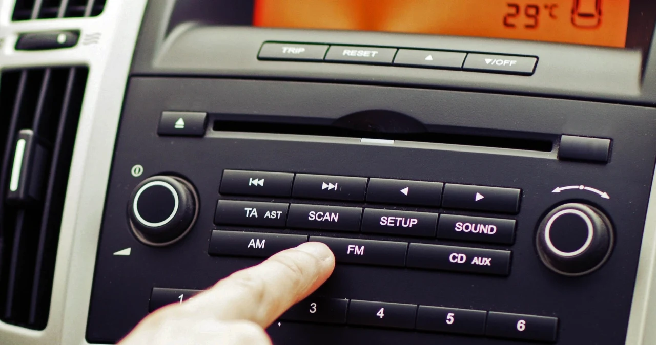 Mandat za radio w aucie od nowego roku. Znamy stawki na 2025 r ...