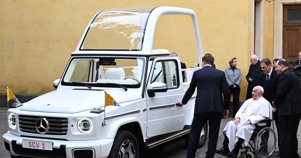 Watykan: Papież Franciszek ma nowe papamobile. To elektryczny Mercedes ...