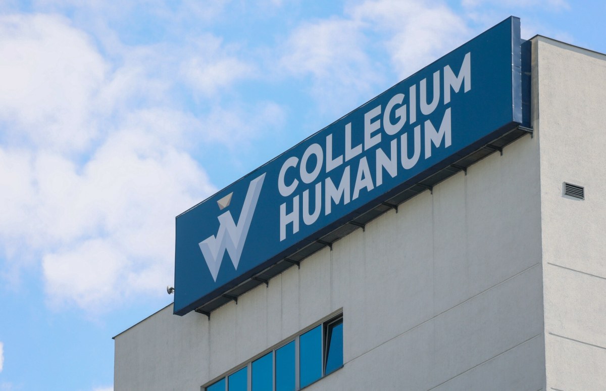 Skandal z dyplomami Collegium Humanum w Warszawie. Trzaskowski reaguje - RMF 24