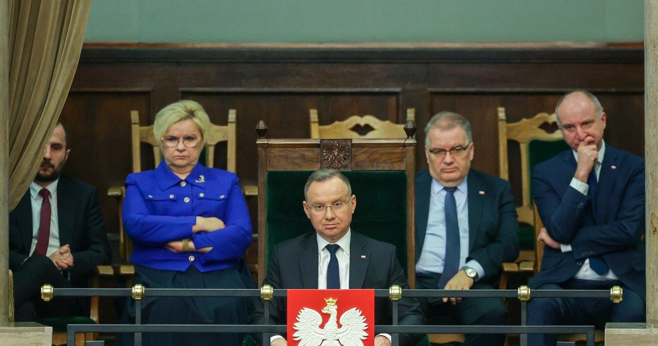 Sondaż CBOS. Polacy ocenili pracę parlamentu i prezydenta - Wydarzenia w INTERIA.PL